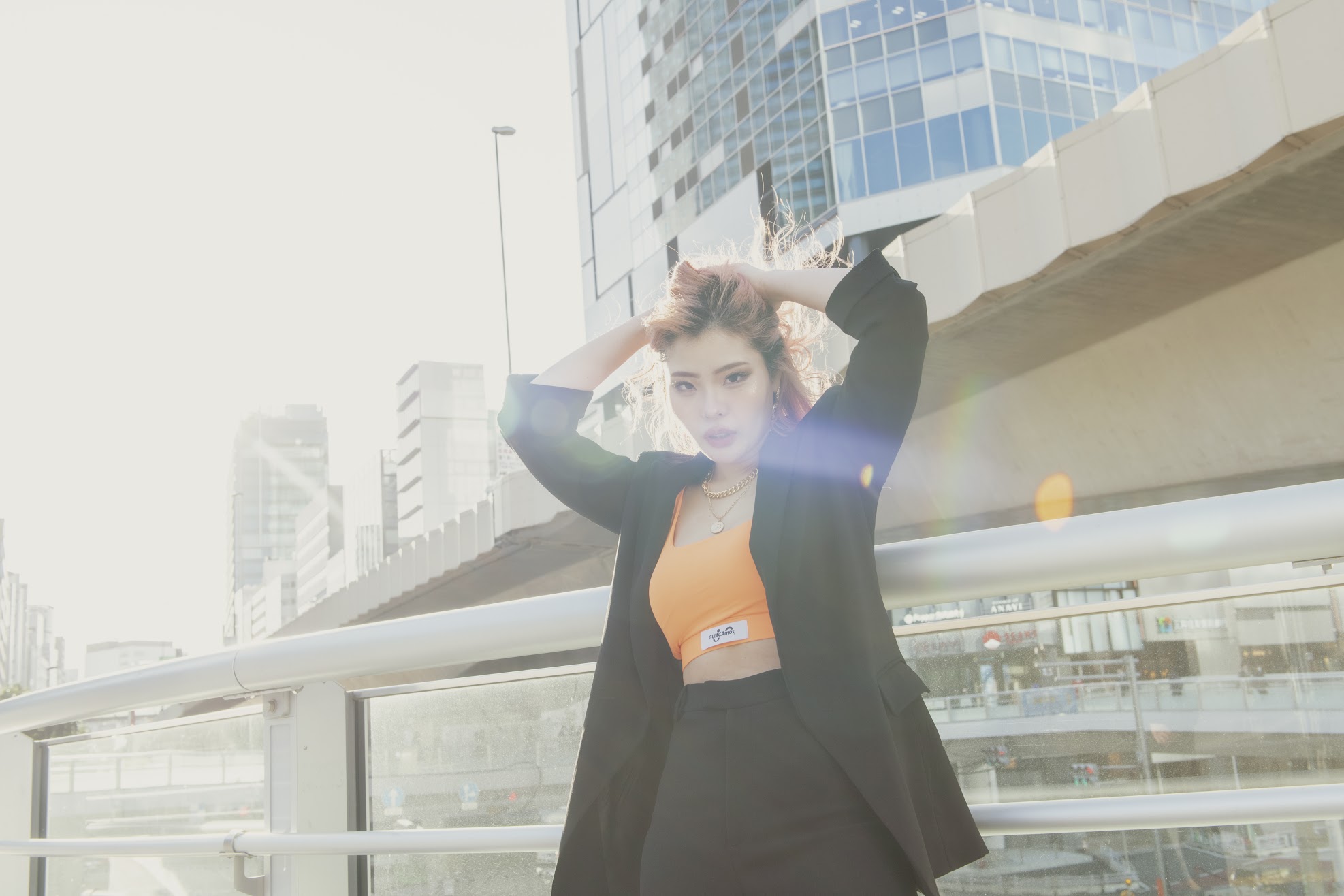 期待の女性ラッパーCharluが『黙LELE』リリース。外野の野次に一括するパワフルな楽曲 | 雑踏ビート